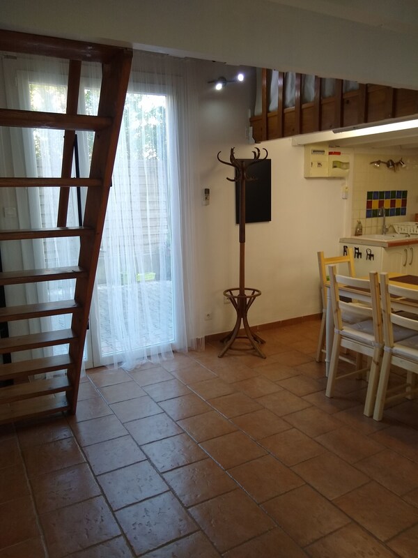 T3 - Outside Courtyard - Sablettes Beaches 2 Minutes' Walk Away. - La Seyne-sur-Mer