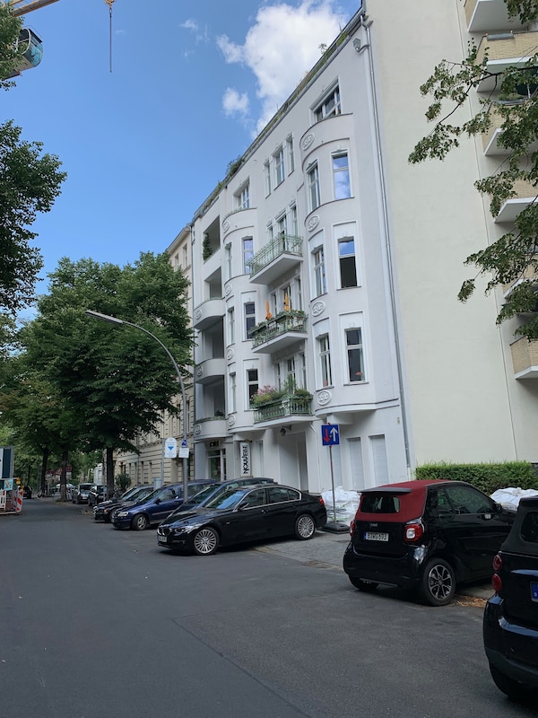 Longterm - Beautiful Quiet Condo At Savignyplatz With 2 Bed / 2 Bath, Lift - Berlin