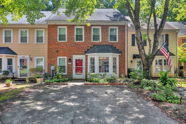 Backyard Patio W/grill + Parking - Marietta