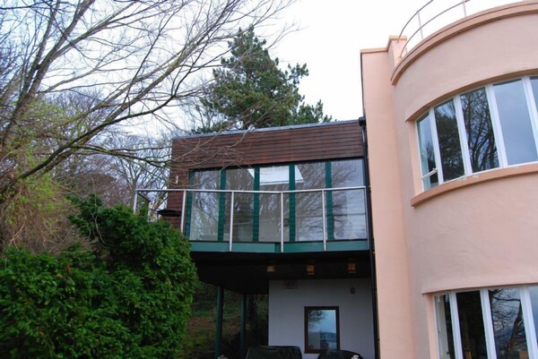 The Treehouse, Stunning Sea And Castle Views, Beautiful Location. - Rhos on Sea