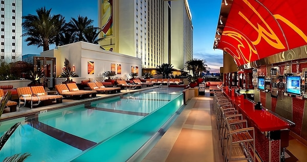 Gold Tower Parlor Suite At Golden Nugget Las Vegas, Pets Allowed, Nightclub! - Las Vegas, NV