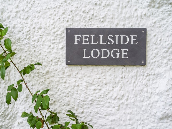 Fellside Lodge, Pet Friendly, With Hot Tub In Bowness-on-windermere - Coniston
