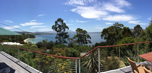 Exquisite Coastal Retreat: Waterfront Coningham Oasis Near Bruny & Hobart - Kettering