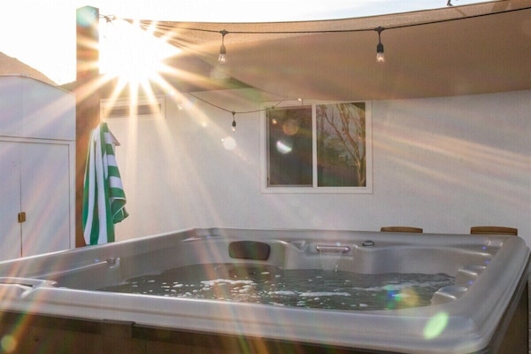 Views, Hot Tub + Fire Pit, Stargazing - Twentynine Palms, CA