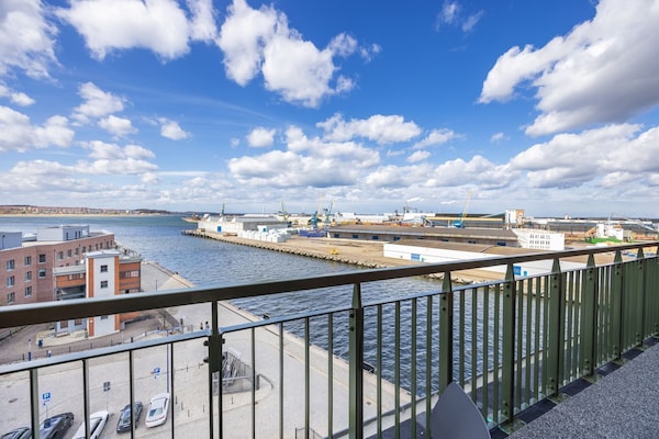 Luxury Apartment With Gallery Bedroom, Roof Terrace And Unique Harbor View! - Wismar