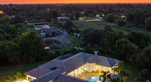 7000sf Mansion/gameroom/theater/heated Pool - Sunrise, FL