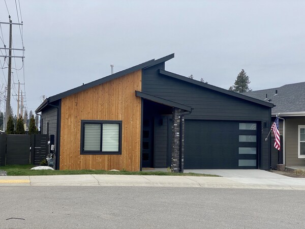 Bike, Walk, Shop, Swim And More! Minutes Away From Everything Cda Has To Offer! - Coeur d'Alene, ID