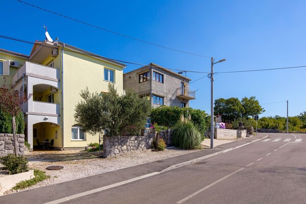 Apartments And Room Slavica (68421-a1) - Kraljevica - Kraljevica