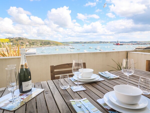 58 High Street, Romantic, Country Holiday Cottage In Falmouth - St Mawes