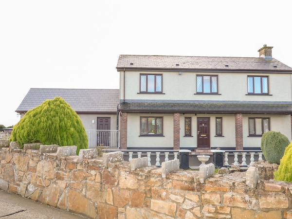 Derriens Farmhouse, Pet Friendly In Letterbreen, County Fermanagh - Enniskillen