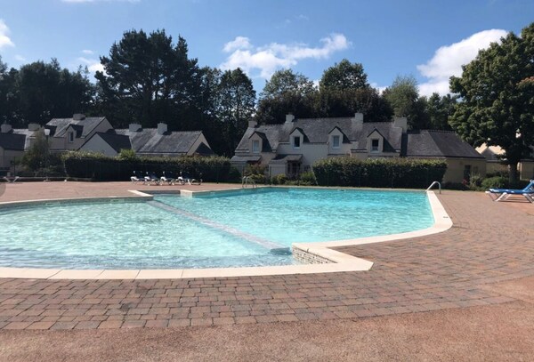 Cottage In The Middle Of A Golf Course, Ideal For Families Or Golfers - 