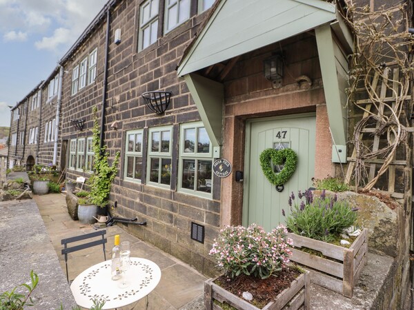 Greenfield Cottage, Pet Friendly, With Open Fire In Oakworth - 