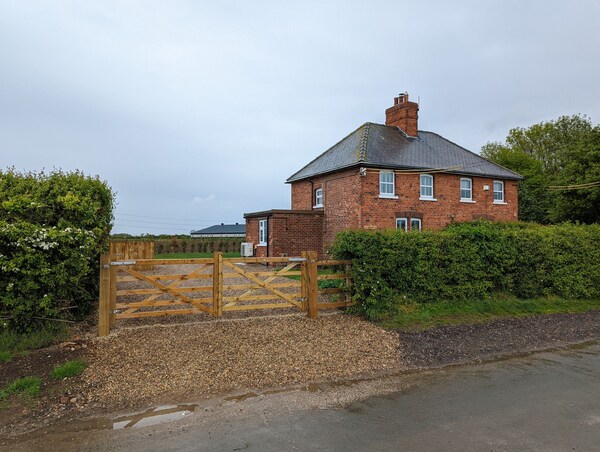 2 Lane End Cottages In Coniston, East Riding Of Yorkshire - Hornsea