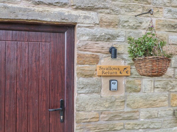 Swallows Return, Romantic In Sutton Near Macclesfield - Macclesfield, UK
