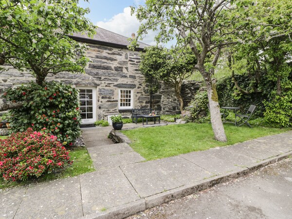 Cwrt Yr Harbwr, Pet Friendly, Character Holiday Cottage In Porthmadog - Harlech