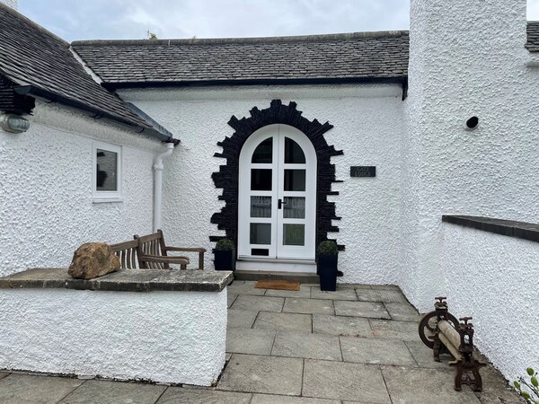 Gate Lodge, Pet Friendly, Character Holiday Cottage In Linlithgow - Linlithgow