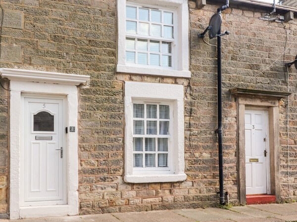 Bay Cottage No 5, Family Friendly, With A Garden In Morecambe - Morecambe
