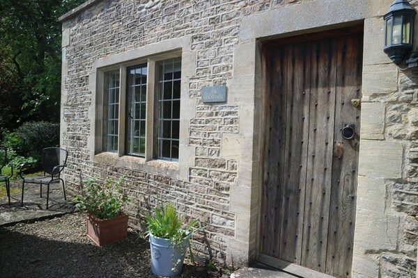 The Hermitage, Character Holiday Cottage, With A Garden In Poulton - 拜伯里