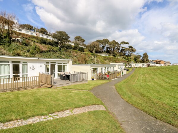 Seas The Day, Family Friendly, With A Garden In Ventnor - Isle of Wight