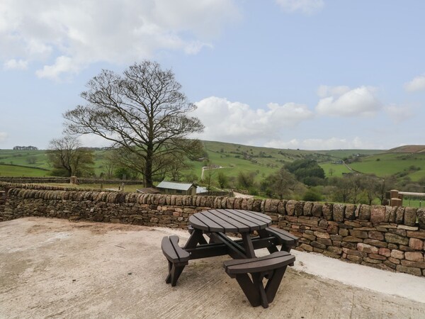 The Piggery, Romantic, With A Garden In Sutton Near Macclesfield - Macclesfield, UK