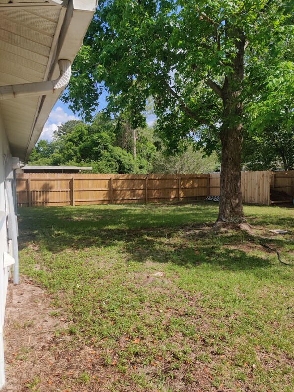 Central To All Rivers And Golf Courses, 5 People, Pet Friendly, Privacy Fence. - Beverly Hills, FL