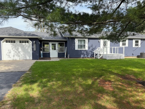 Cozy Clubhouse - With Scenic Golf Course Views. - Decorah, IA