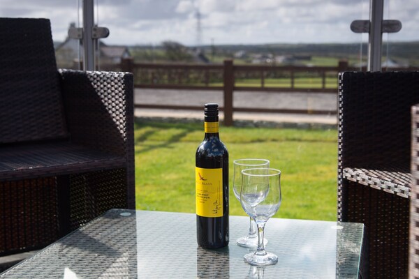 The Lodge, Pet Friendly, With A Garden In Rhosybol - Bull Bay