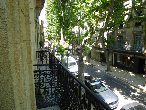 Apartment Located In The Heart Of The Historic City, 50m From Place Aux Herbes - Uzès