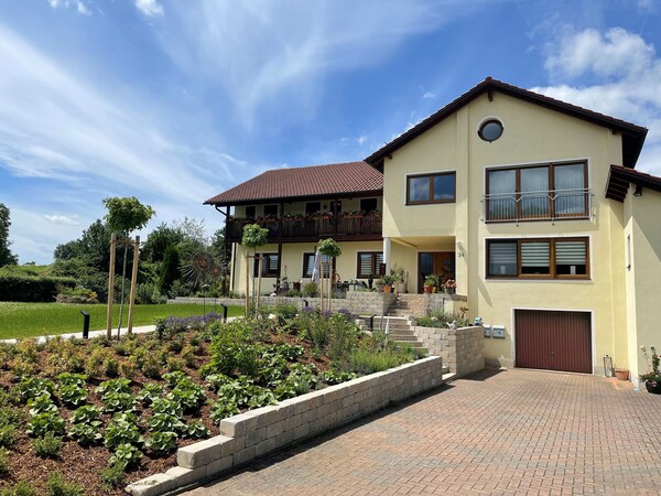 Ferienwohnung (55qm) Mit Terrasse Für Bis Zu 5 Personen - Abensberg