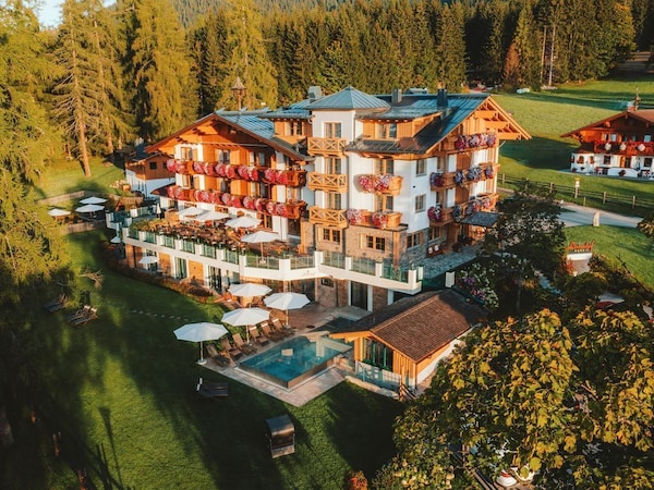 Zirben-suite, Dusche Und Bad, Wc, Fr, Kurz - Hotel Lindenhof - Hallstatt