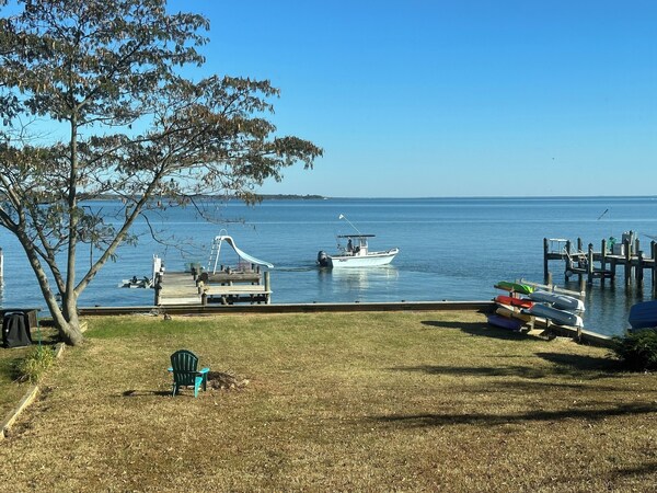 Waterfront Island Cottage With Loft And Private Pier - 科洛尼爾比奇