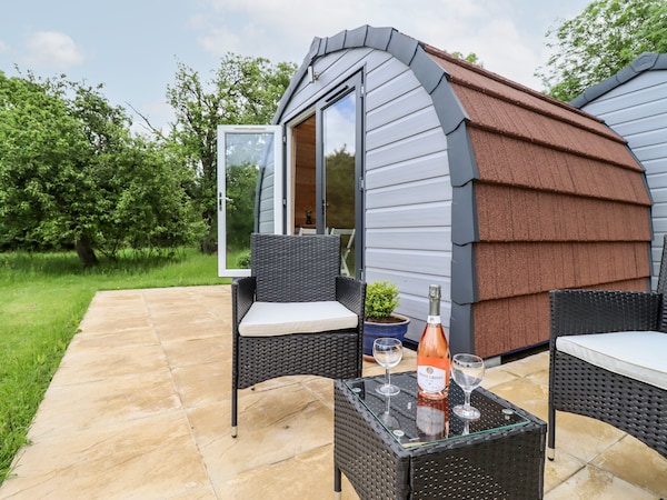 Meadow Lodge @ Berrys Place Farm, Romantic In Churcham - Forest of Dean