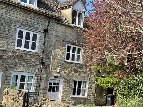 The Garden Cottage, Pet Friendly, With Open Fire In Nailsworth - Stroud