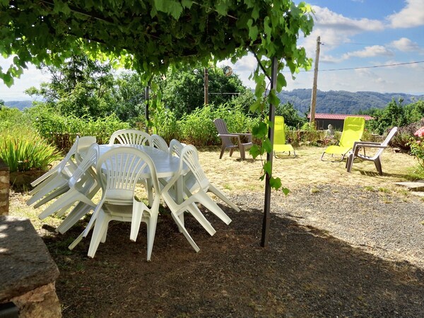 Homerez - Maison Charmante à Mercœur Avec Jardin Et Parking - Brioude