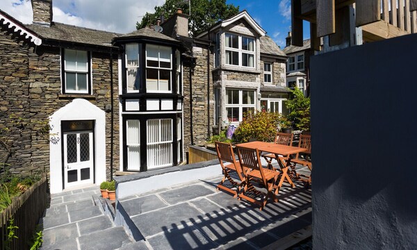 Oak Cottage, Pet Friendly, With Open Fire In Bowness-on-windermere - Windermere