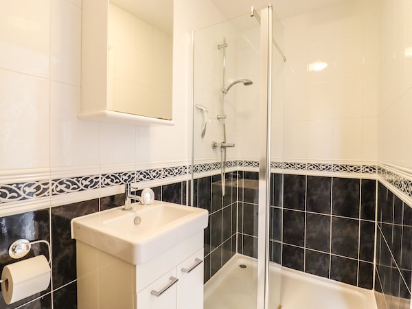 493 Little Wakering Road, With A Garden In Little Wakering - Essex