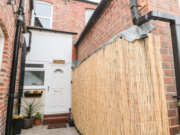 Marden Mews, Pet Friendly, Character Holiday Cottage In Whitley Bay - South Shields
