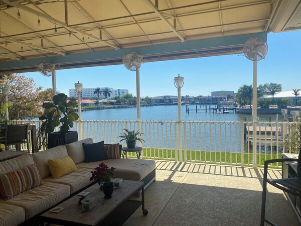 Waterfront Home Close To Beaches And Downtown St Petersburg - St. Petersburg, FL