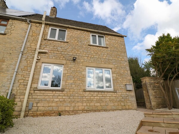 White Stones, Pet Friendly, With Open Fire In Fulbrook - Cotswold Wildlife Park & Gardens