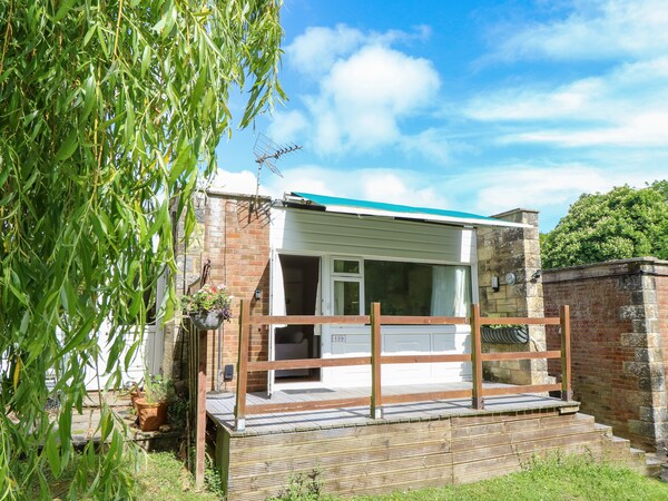 Willow Cabin, Family Friendly, With A Garden In Cowes - England