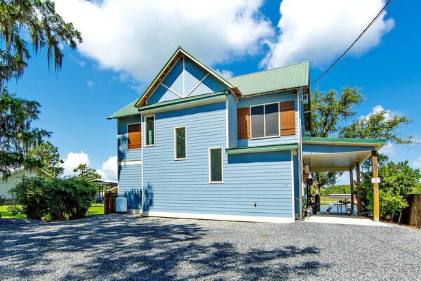 "Bayou Fever" A Cajun Bayou Paradise -Sleeps 12 - Lake Palourde, LA