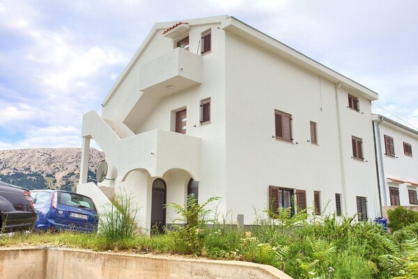 2-zimmer-ferienwohnung Mit Terrasse Baska, Krk (A-19708-b) - Baška