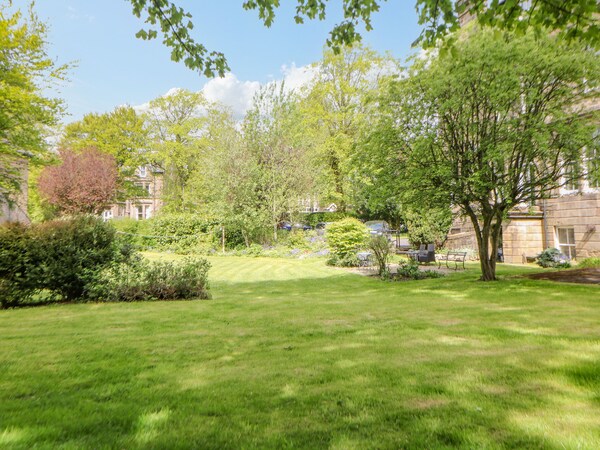 Church View, Romantic, Character Holiday Cottage In Buxton - Buxton