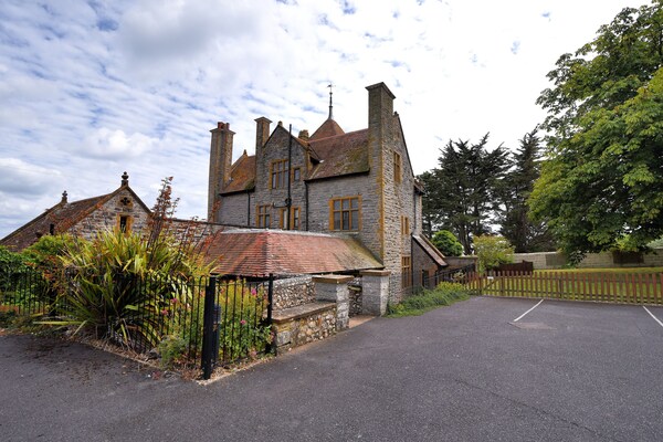 Coram Lodge, Pet Friendly, Country Holiday Cottage In Lyme Regis - Lyme Regis