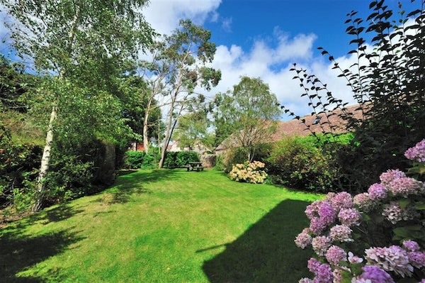 2 Old Home Farm, Pet Friendly, With Open Fire In Lyme Regis - Beer