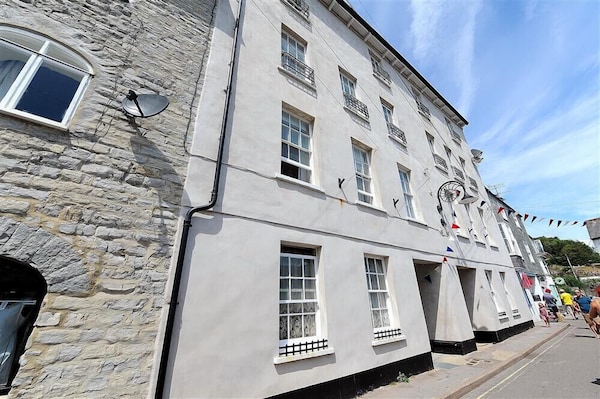 1 Cobb House, Pet Friendly, Country Holiday Cottage In Lyme Regis - Charmouth