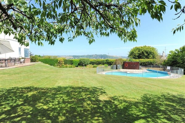 Somerhill, Family Friendly, Country Holiday Cottage In Lyme Regis - Lyme Regis