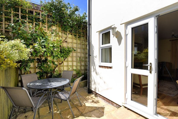 Vine Cottage, Pet Friendly, Country Holiday Cottage In Charmouth - Charmouth