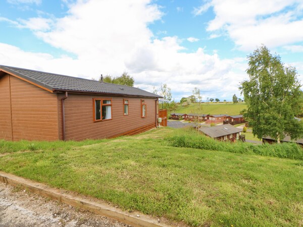 Rashierigg, Pet Friendly, With A Garden In Catterick, North Yorkshire - Catterick