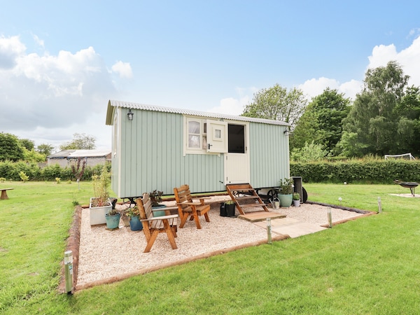Honeybee Lodge, Pet Friendly, With A Garden In Woodhall Spa - Woodhall Spa